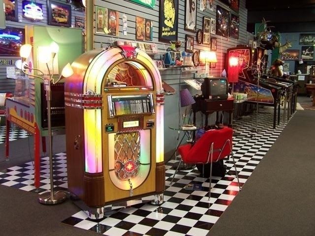 Jukeboxes: The Complete History